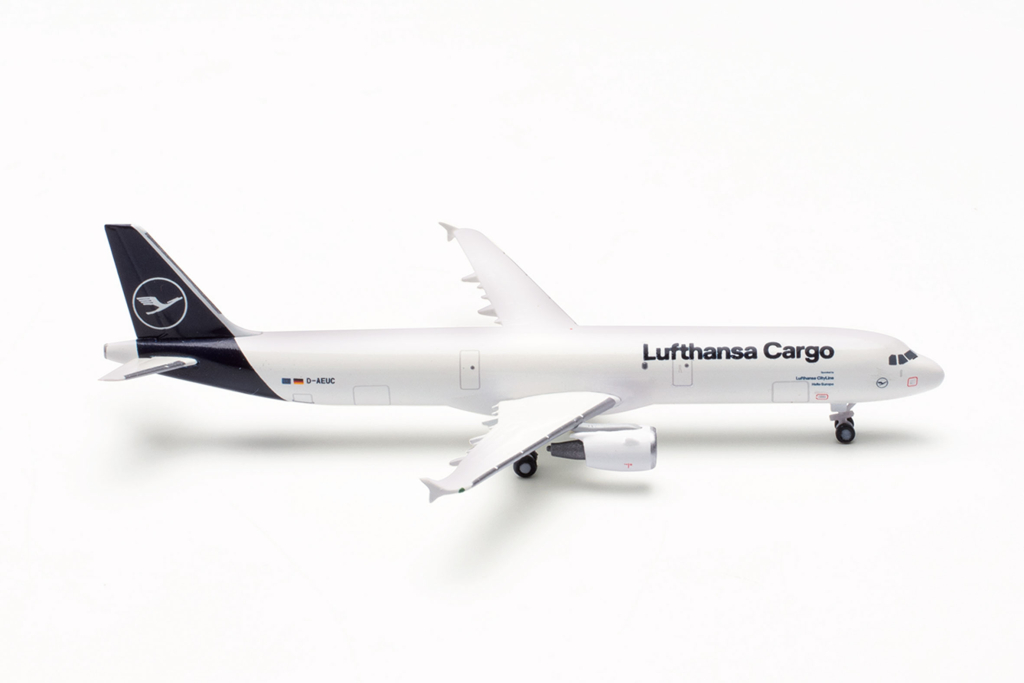 herpa 536660 Lufthansa Cargo Airbus A321P2F - D-AEUC “Hello Europe” M
